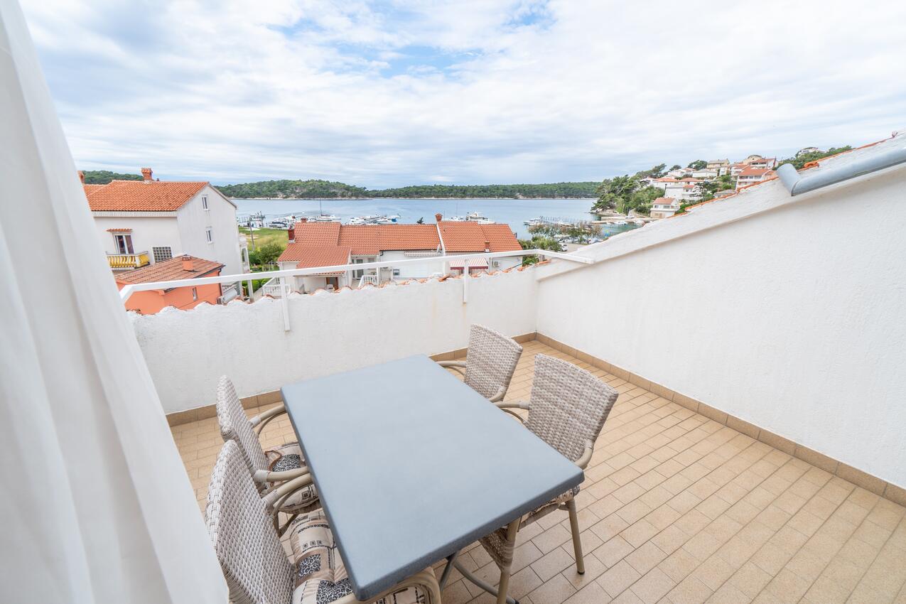 Lägenheter och rum vid havet Palit, Rab - 5010 | Kroatien Uthyrning ...